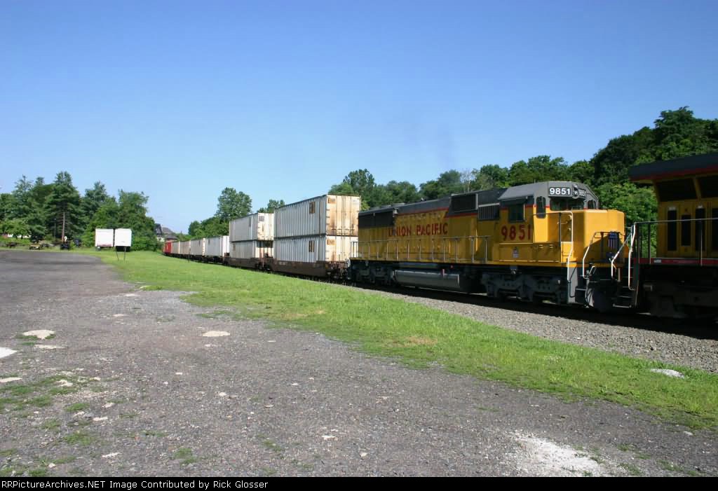 NS 202 W/ ex-D&RGW SD50M 5507 Trailing